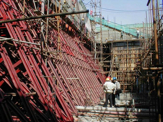 H20 Timber beam formwork with single side bracket for retaining wall